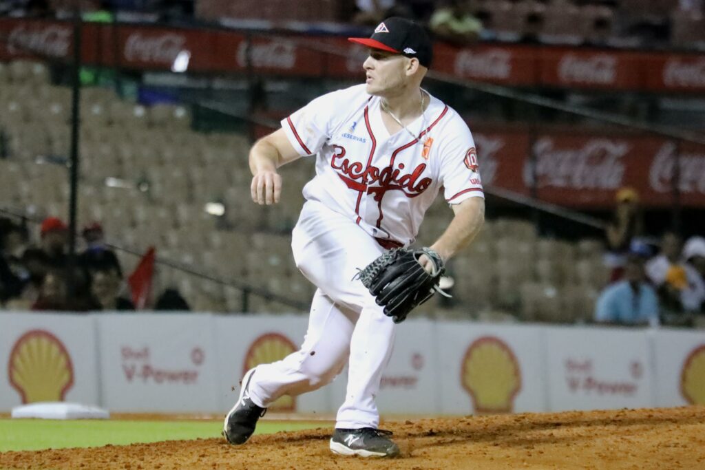 Pat Ruotolo y Ryan Dull reforzarán el lanzamiento del Escogido - Pio ...