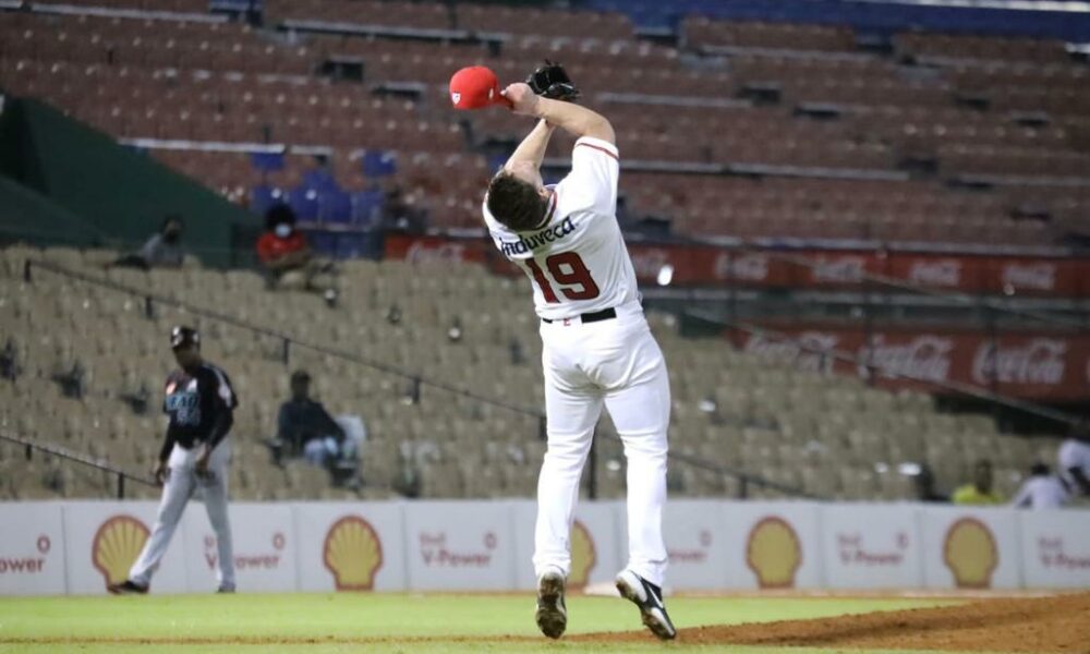 Regresa el relevista Dusten Knight con los Leones - Pio Deportes