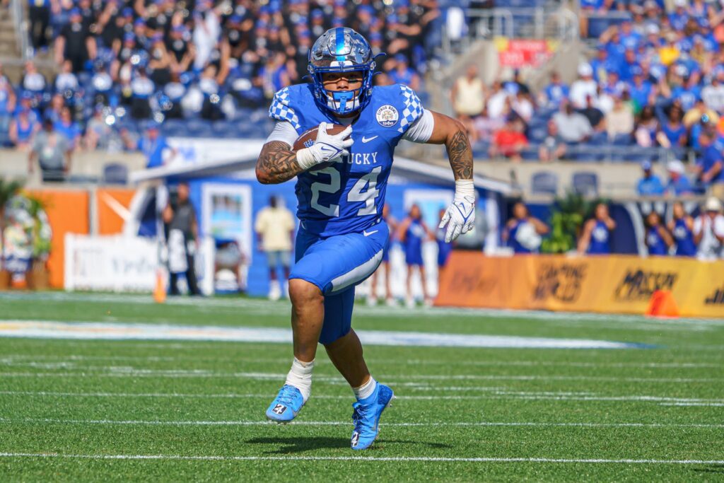Chris Rodríguez Jr. con varios juegos de suspensión para inicio de ...